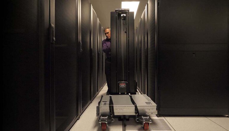 如何选择合适的数据中心升降机？ - 瑞技科技